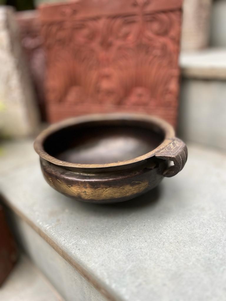 Small Brass Urli with embossed pattern and a vintage finish : Pital 22 ...